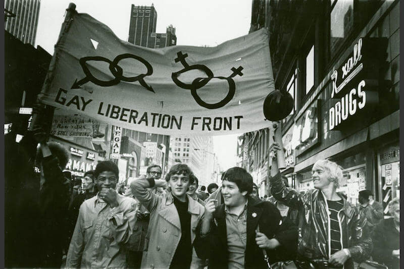 Storia LGBT: gli Anni '60, '70 e la consapevolezza della comunità - Gay.it