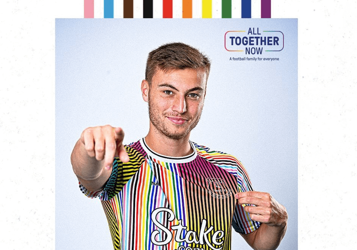L'Everton presenta una nuova maglia arcobaleno per ricordarci "che il ...