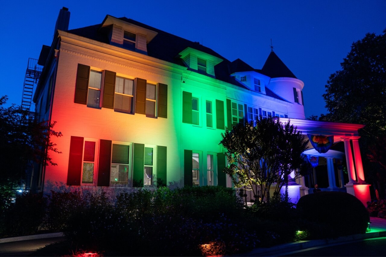 Kamala Harris ha ospitato un evento Pride: "Lottiamo per il diritto di ...