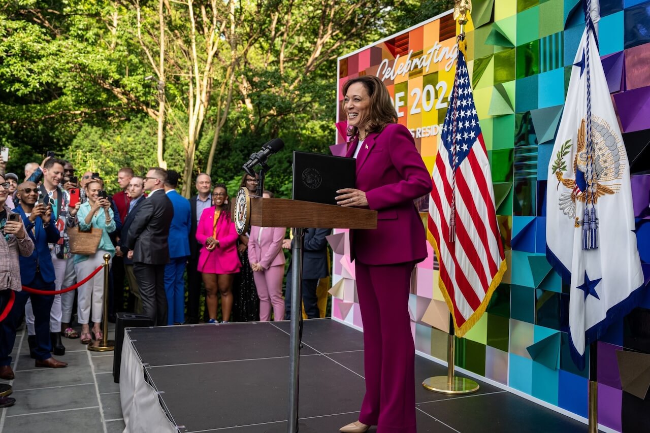 Kamala Harris ha ospitato un evento Pride: "Lottiamo per il diritto di ...